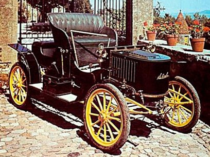 1906 Stanley Steamer Roadster - museum exhibit | 360CarMuseum.com