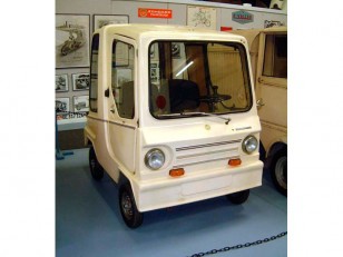 1979 Mini Comtesse Break - museum exhibit | 360CarMuseum.com