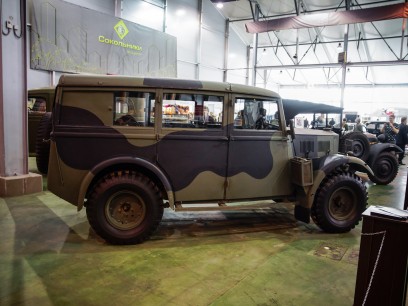 1941 Humber FWD - museum exhibit | 360CarMuseum.com