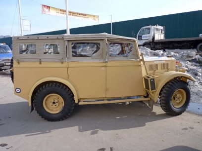 1941 Humber FWD - museum exhibit | 360CarMuseum.com